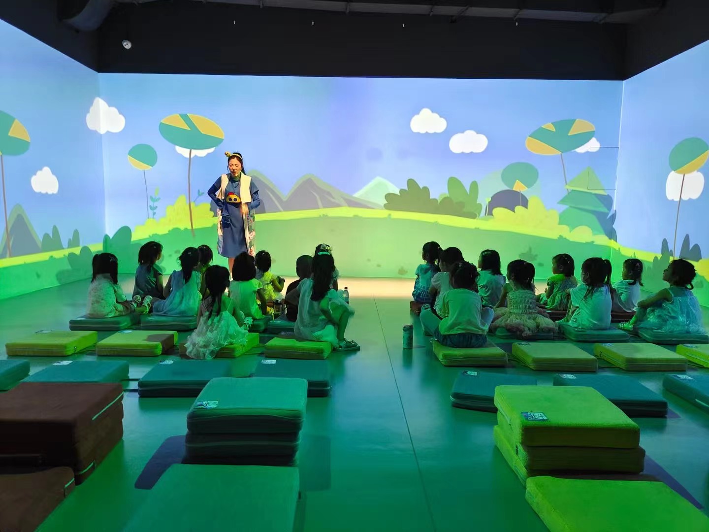 Revolutionize Learning: immersive Kindergarten Projection System